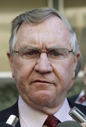 Jerry Moyes agrees to sell bankrupt Phoenix Coyotes to NHL, deal needs ...