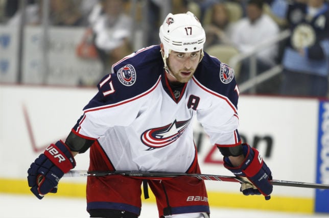 Brandon Dubinsky's awesome no-look pass results in Matt Calvert goal