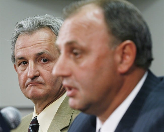 Sutter brothers go head-to-head for first time as NHL head coaches
