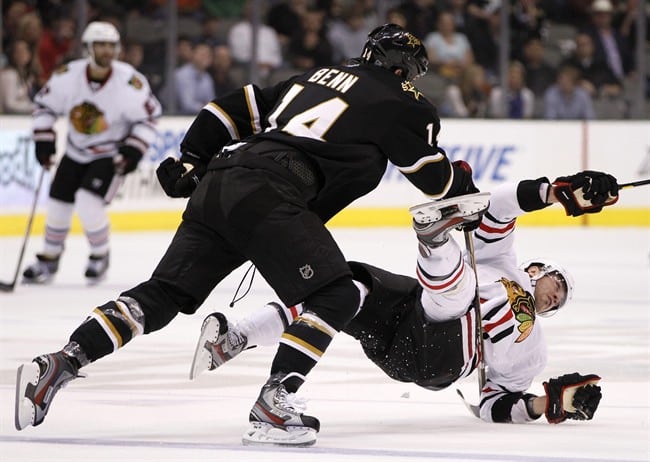 Early goals by Dave Bolland, Patrick Sharp send Blackhawks to 4-1 ...