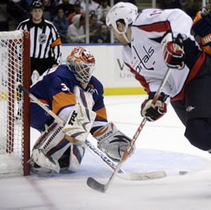 Caps score 2 in 3rd, Laich nets OT winner in 3-2 victory over Islanders