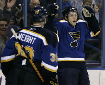 Doug Weight scores goal and an assist as Blues bump Oilers 5-2