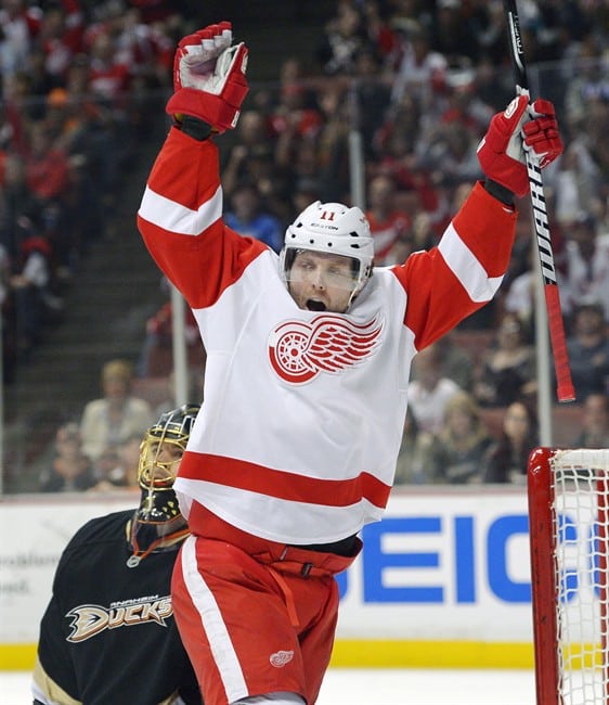 Detroit Red Wings bring back LW Daniel Cleary on 1-year contract