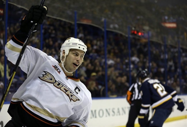 Getzlaf scores 25th goal, helps Ducks get back to winning ways in 3-2 ...