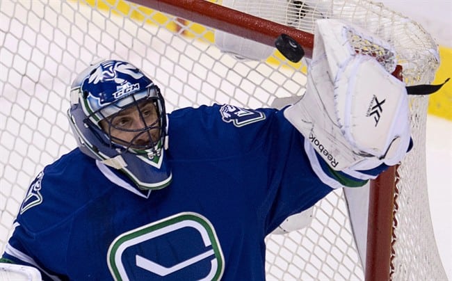 Changing of the goalies: Panthers welcome home Roberto Luongo, trade ...
