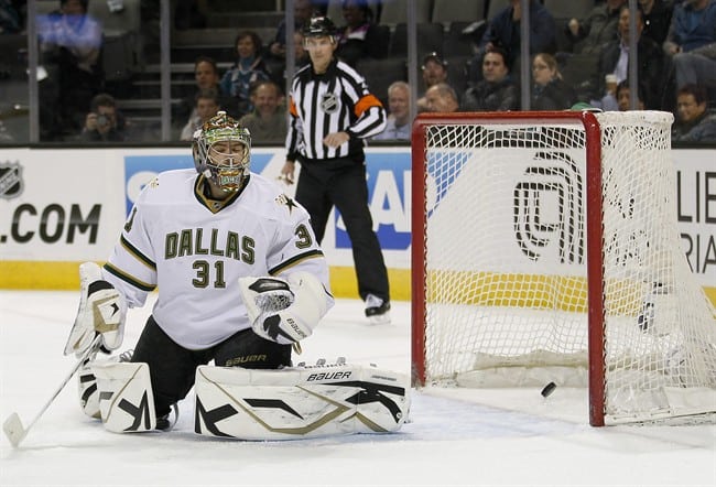 Clowe returns from injury to help give Sharks a 5-2 victory over Stars