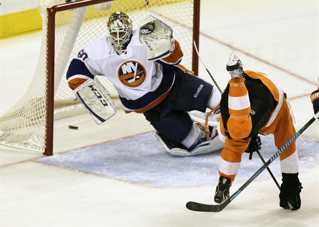 Matt Read scores 2 goals, Flyers beat Islanders 5-2