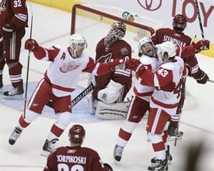 Detroit pulls away late in 3rd period, sweeps Phoenix out of playoffs