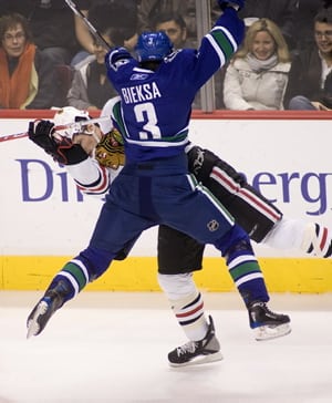 Perry scores two goals to lead high-flying Ducks past Stars 4-1