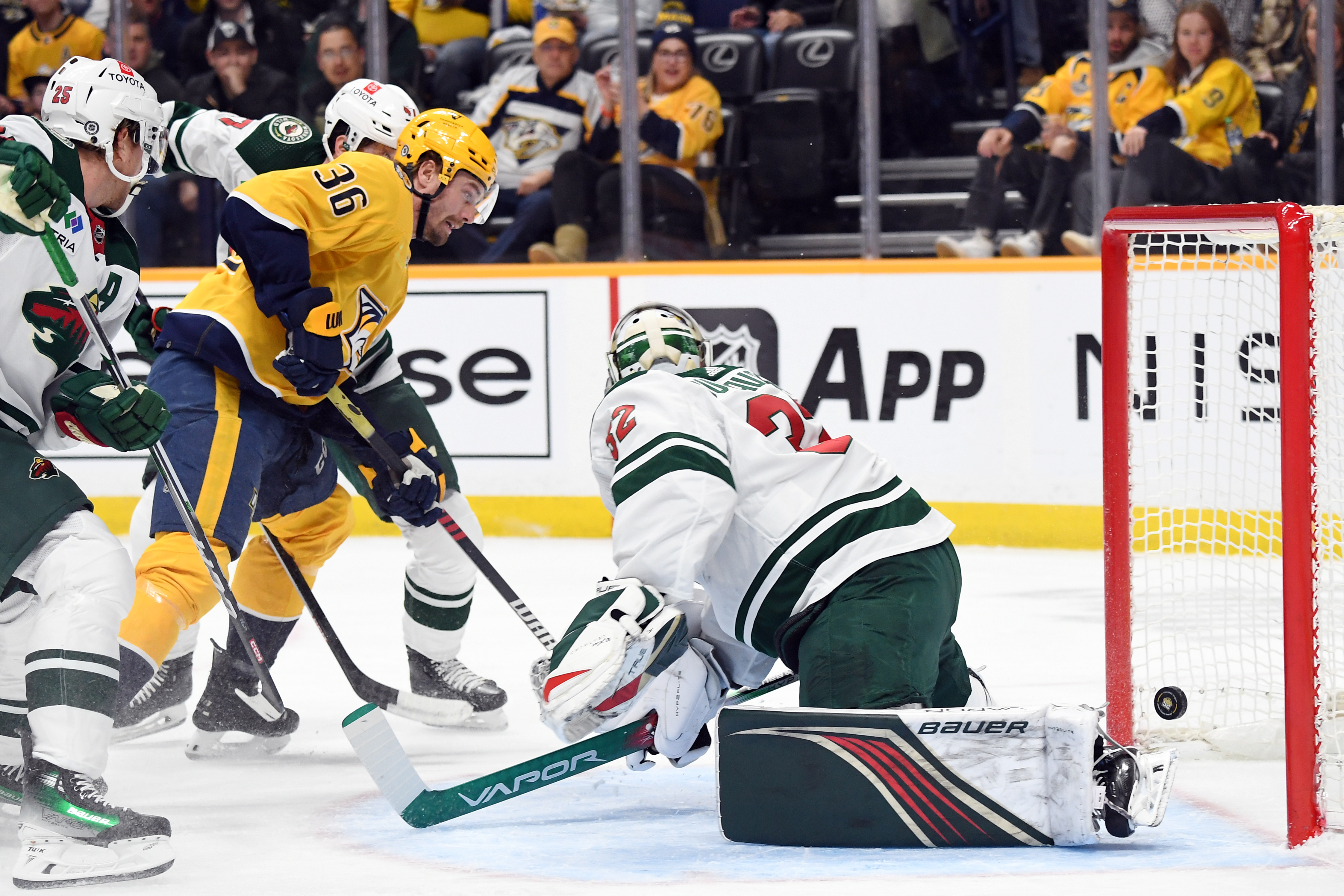 Predators score six straight goals to beat Wild 6-1