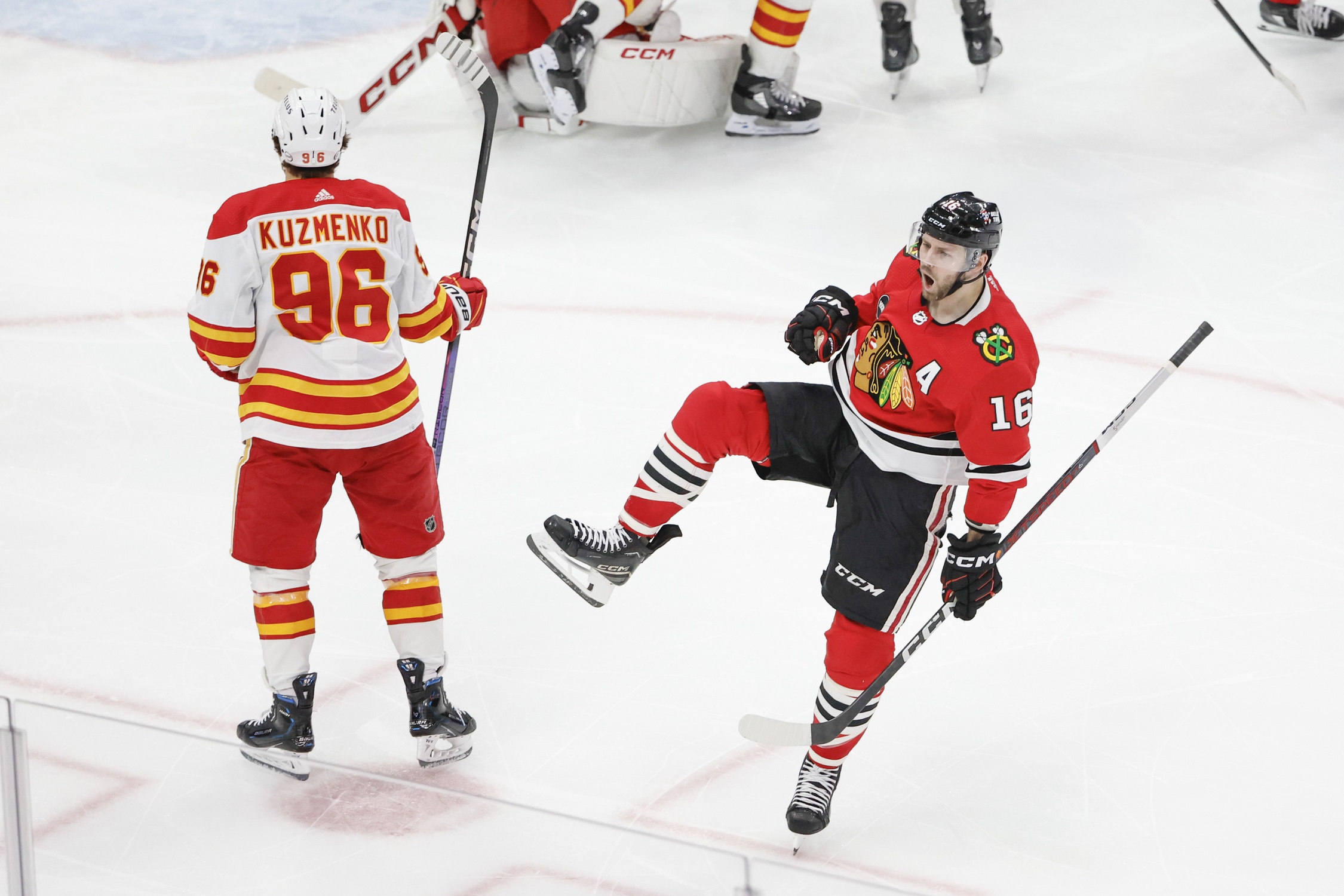 Selke Candidate Jason Dickinson Reaches 20 Goals, Blackhawks Start Fast ...