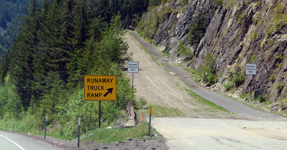 Dramatic Video: Two Brakeless Semitrucks Attempt Runaway Ramp At Same ...