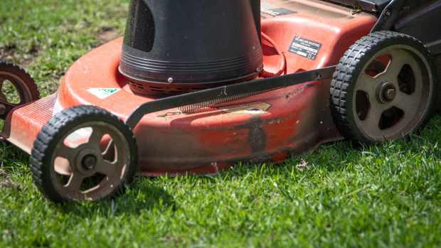 How to Fix a Lawn Mower Handle Yourself - Dengarden