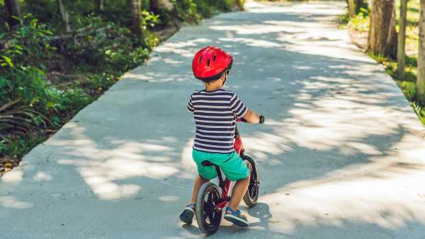 Mom Swears You Can Teach a Kid How to Ride a Bike With a Towel ...