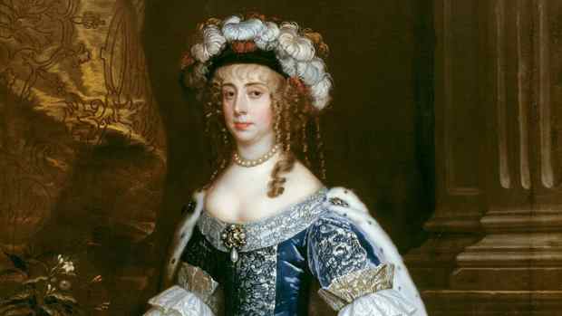 Poetry Analysis: Margaret Atwood's "This is a Photograph of Me" - Owlcation