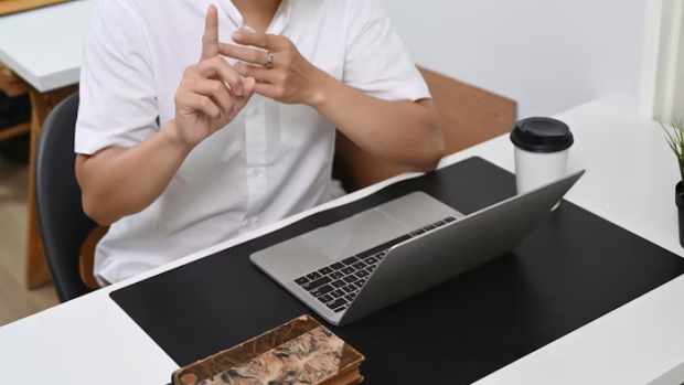 Leadlighting Tutorial Lesson 1: Cutting Glass for Stained Glass ...