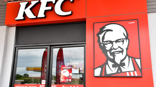 Man Shows The Amount Fat In Bucket Of Kfc Chicken And Its Jaw Dropping Delishably News