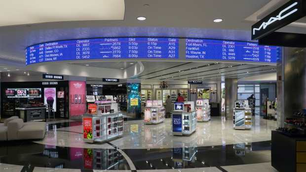 Parallel Reality Experience at Detroit Airport Is Creeping People Out ...
