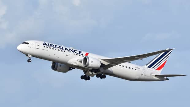 Watch: Woman Has Massive Angry Freakout on Airplane With Shocking ...