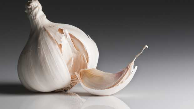 Simple Garlic Clove Secret Protection Spell Promises to Ensure Safety ...