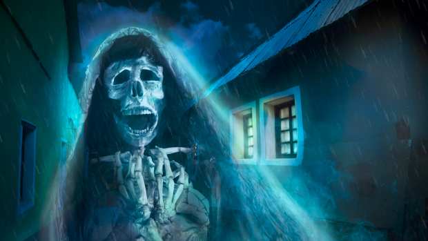 The Weeping Woman La Llorona of Hispanic Legend Has a Heartbreaking ...