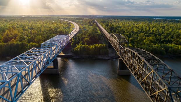 Video Showing State Highway Bridge Crumbling in Mississippi Is ...