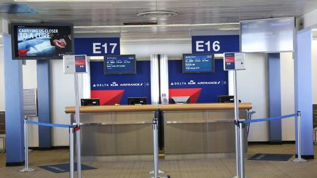 Woman Who Danced at Delta Airport Gate to Score an Upgrade Is a True ...