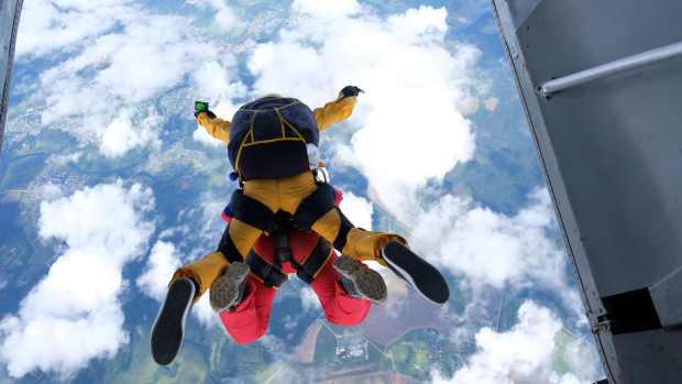 104-Year-Old Chicago Woman Breaks Incredible Skydiving World Record ...