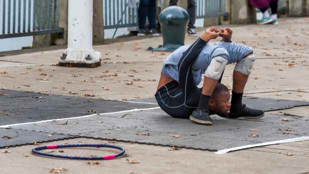 Contortionist Turns Into Human Cryptid - HubPages