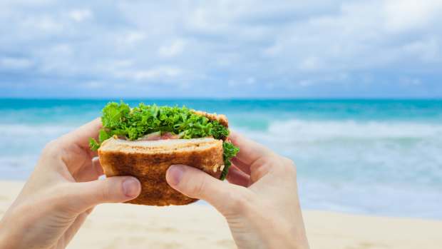 Mom's Brilliant Beach Sandwich Hack Is the Summer Lifesaver We Need ...