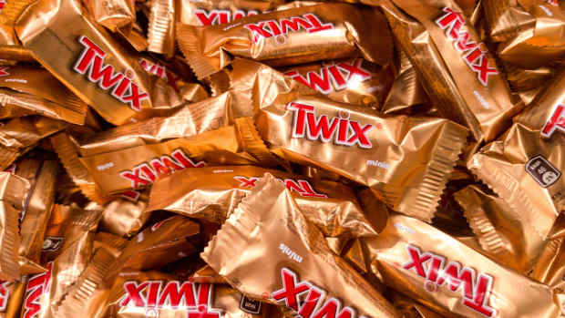 Behind-the-Scenes Look at How a Twix Commercial Is Filmed Is Too Cool ...