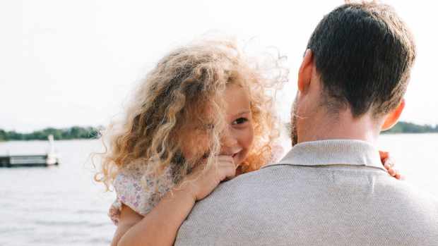 Mom Captures How Daughter Has Dad Literally Wrapped Around Her Finger ...