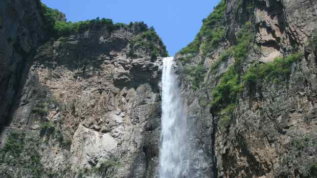China Gets Busted for Having 'Fake' Waterfall and Officials' Reaction ...