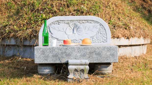 Woman Makes Graveyard Recipes and Delivers Them To Gravestones as an ...
