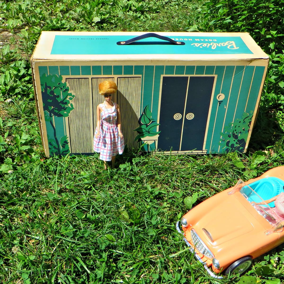 Mattel 1962 Barbie Dreamhouse And 1964 Dream Kitchen Dinette Fold Out