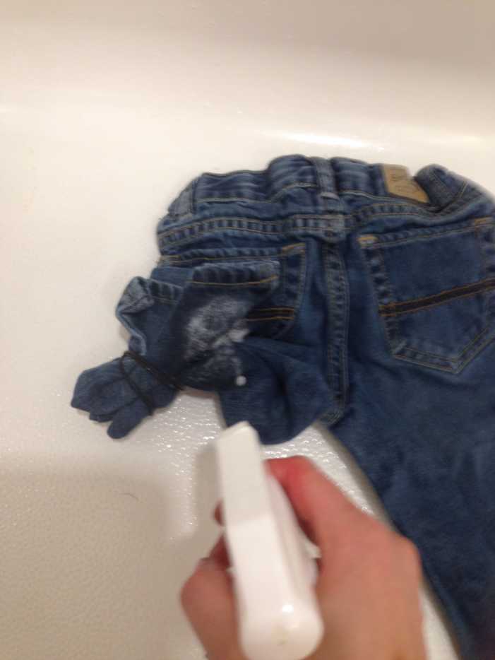 How to Make DIY Bleached Jeans (Step-by-Step Guide) - HubPages