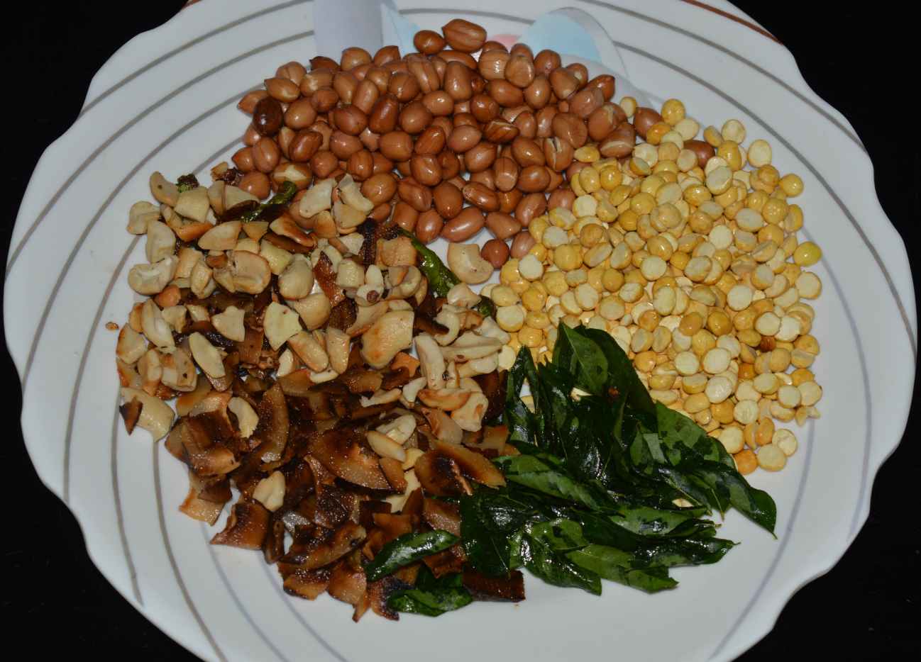 Quick Snacks: Spicy Puffed Rice (Murmura Chivda) Recipe - Delishably