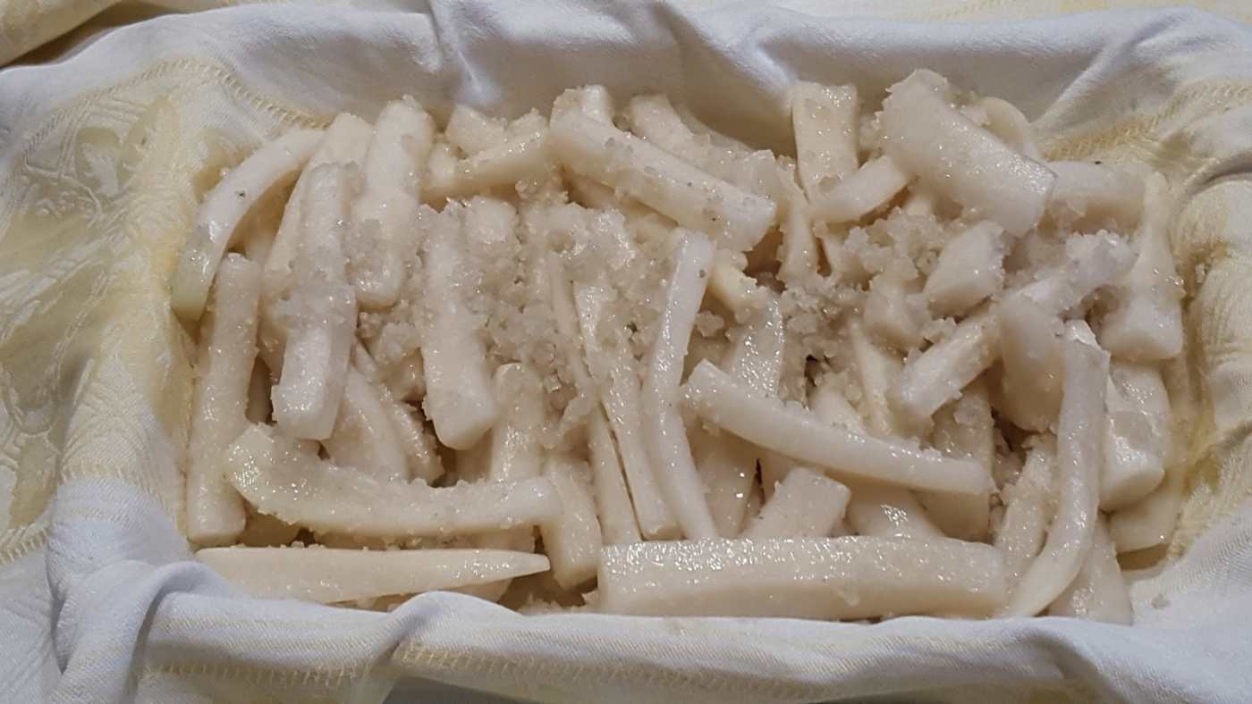 How to Make and Use 'Choi Poh' (Chinese Sweet-Salty Preserved Radish ...