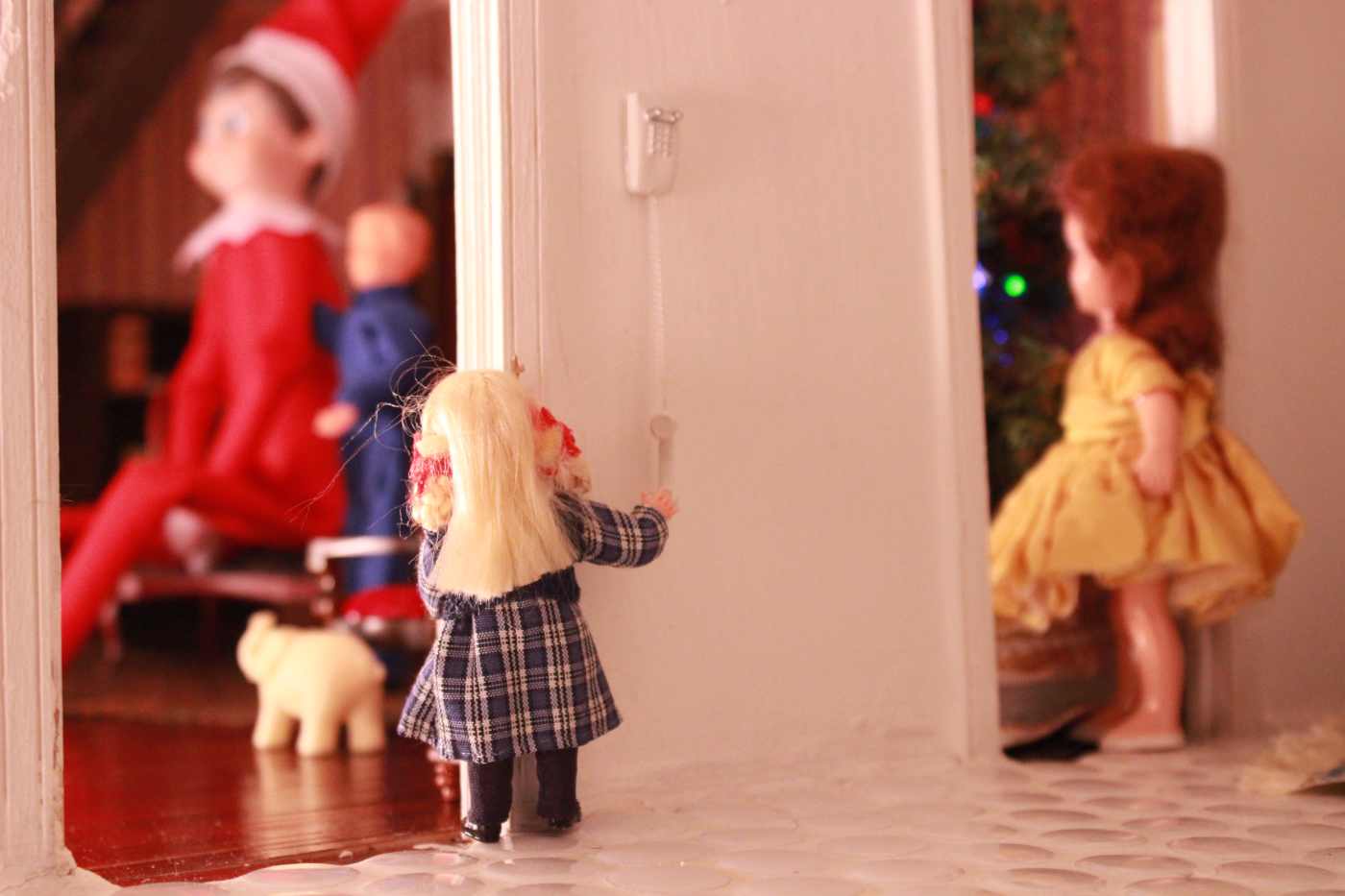 Elf on a Shelf: Express Route to Childhood Trauma - HubPages