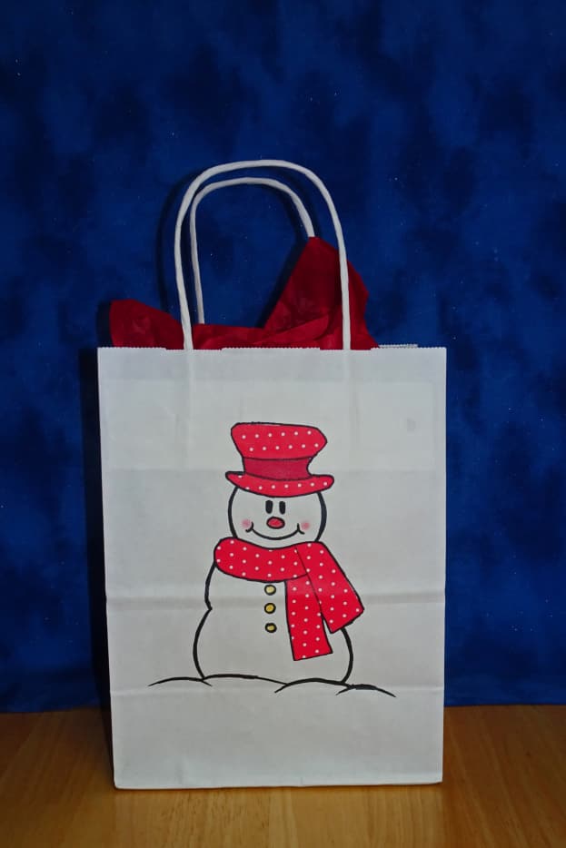 How to Make a Snowman Gift Bag: A Printable Pattern and Instructions ...