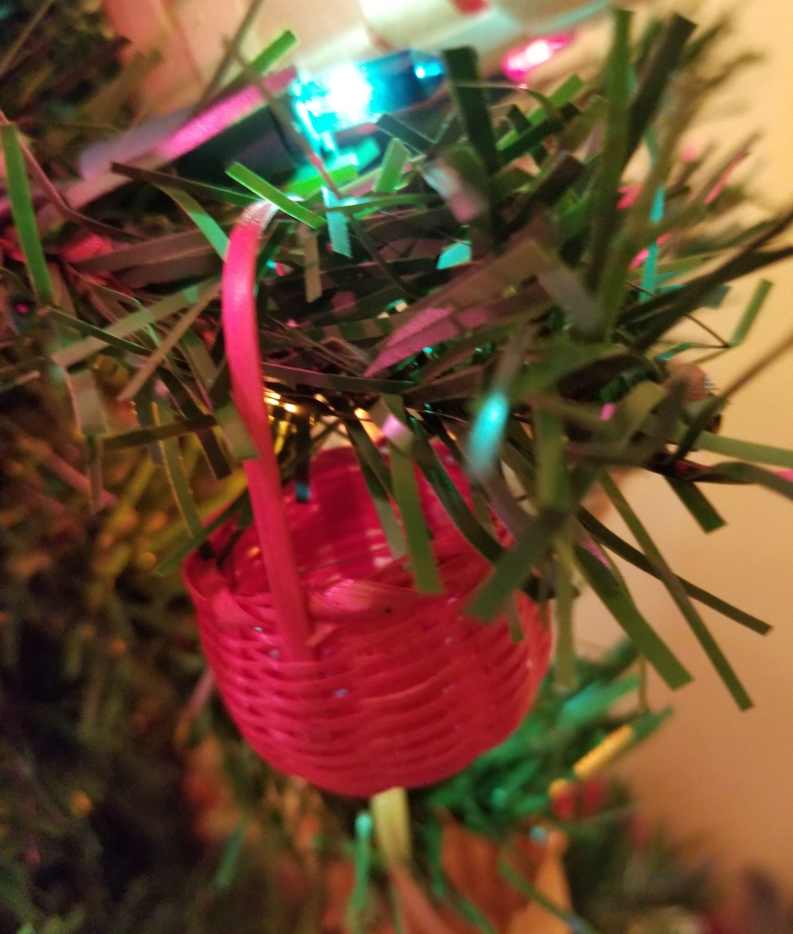 Christmas Tree Theme: Miniature Baskets - HubPages