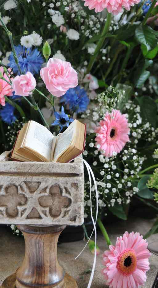 A Festival of Flowers With Songs of Praise - LetterPile