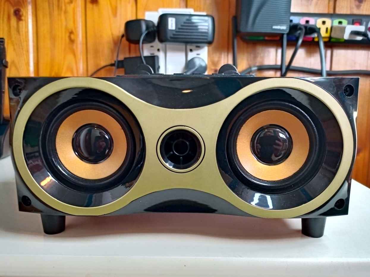 Review of the Hawk Li Wooden Wireless Bluetooth Speaker - HubPages