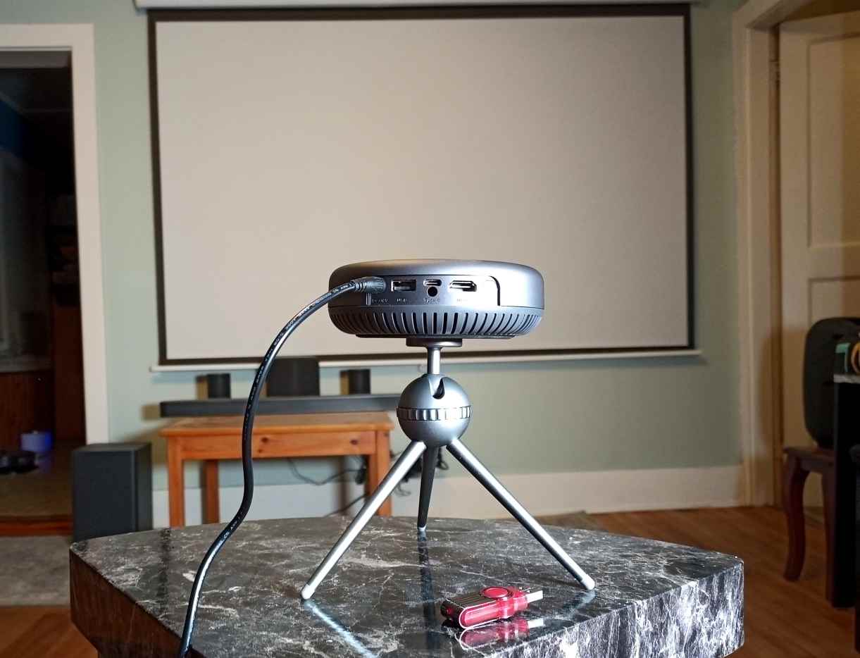 Review of the Viewcomm Ispace2 Portable Projector - HubPages