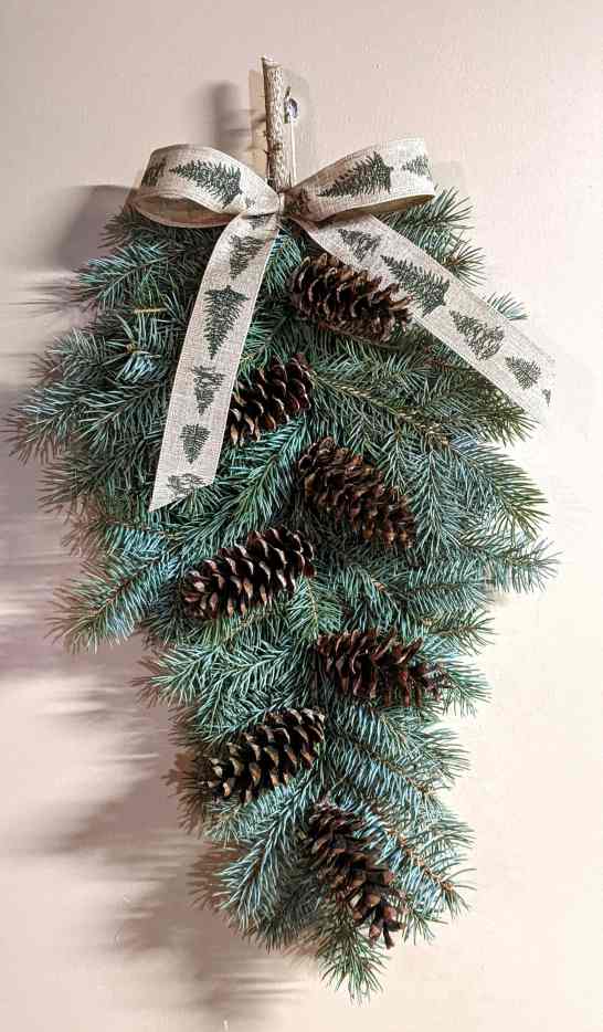 How to Make a Winter Swag With Fresh Evergreens - HubPages