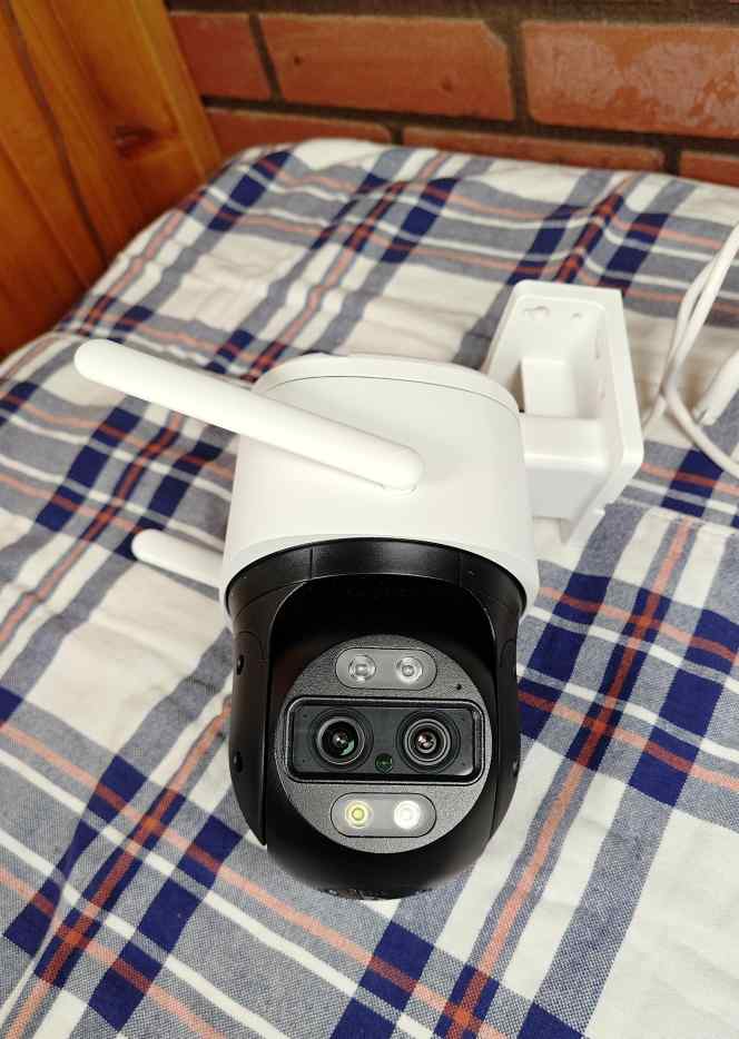 Review of the Reolink TrackMix WiFi Outdoor Security Camera - HubPages