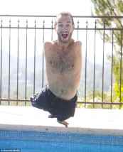 Nick Vujicic: No Limbs and No Limits (An Inspirational Story) - HubPages