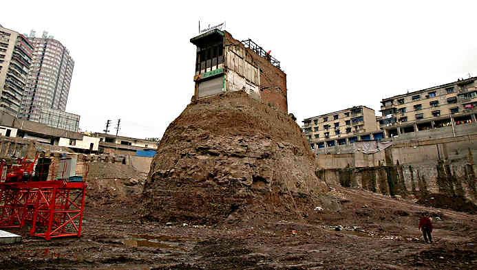 10 Nail Houses & Holdouts: Weird Buildings That Won't Go Away - HubPages