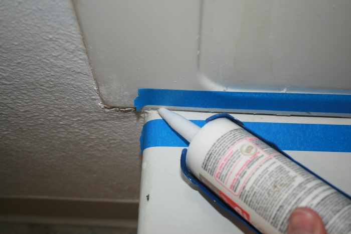 A Beginner’s Guide to Caulking a Bathtub - Dengarden