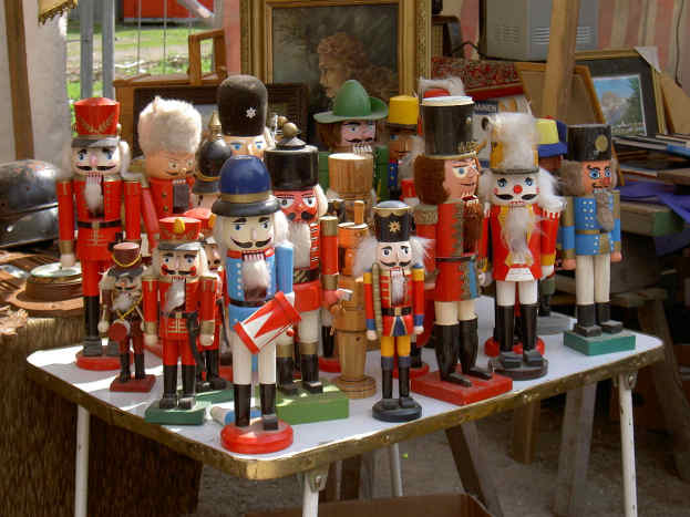 Collectible Types of Nutcrackers for Christmas Displays Plus Nutcracker ...